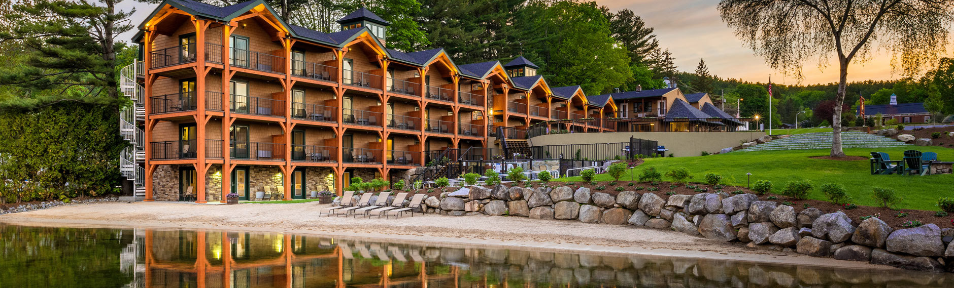 2 Nights at the Center Harbor Inn, NH | Path Vacations